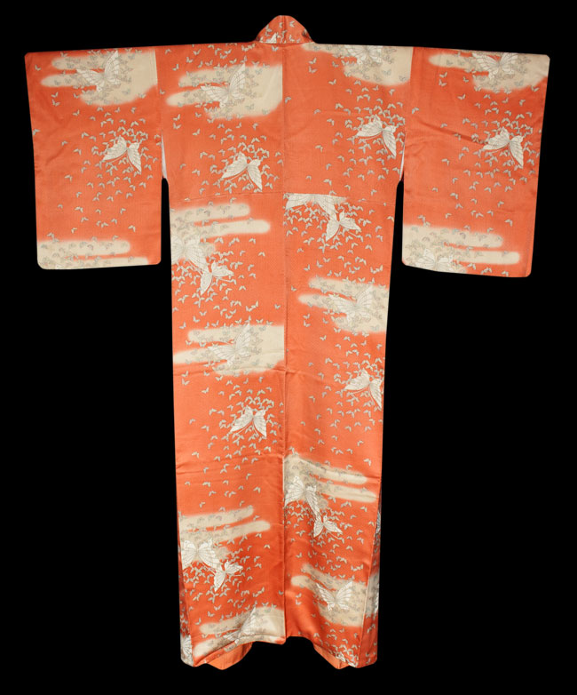 Kimoyes item: 15421 - Fabulous pale orange and cream luxurious silk kimono.