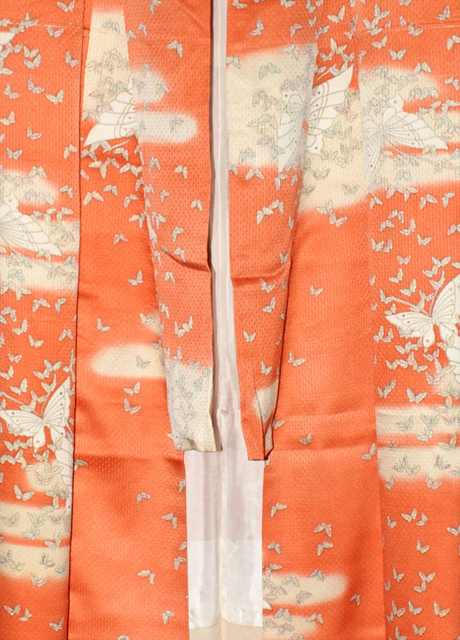 Kimoyes item: 15421 - Fabulous pale orange and cream luxurious silk kimono.