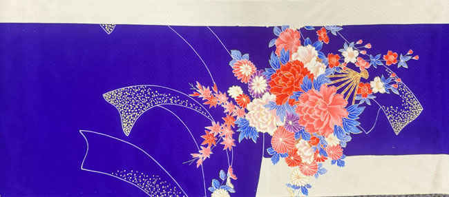 Kimoyes item: 29770 - Purple silk with both a dyed yuzen design and all ...